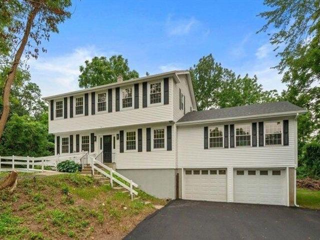 3 bedroom, Berkley MA 02779 104609250