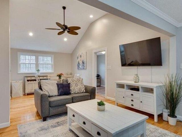 3 bedroom, Billerica MA 01821 LS101659345