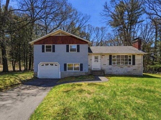 3 bedroom, Blackstone MA 01504 LS102560556