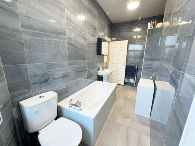 3 bedroom block of apartments for rent in 12A The Crescent, LS6
