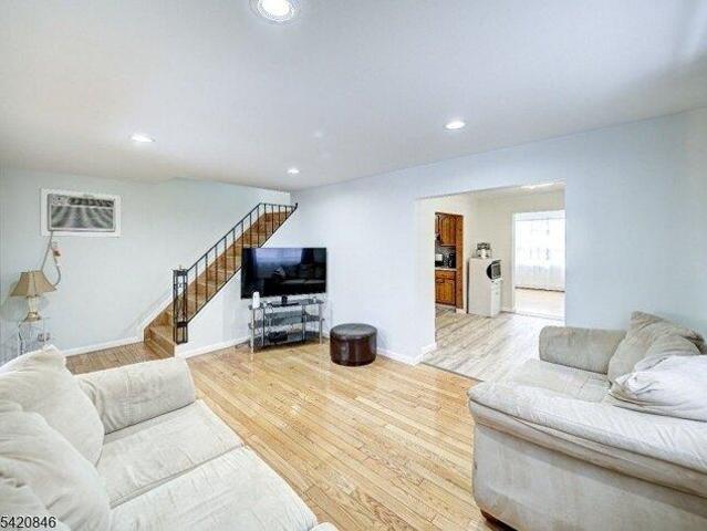 3 bedroom, Bloomfield NJ 07003 102028585