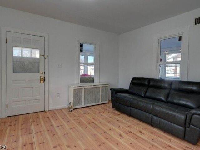3 bedroom, Bloomingdale NJ 07403 101236797