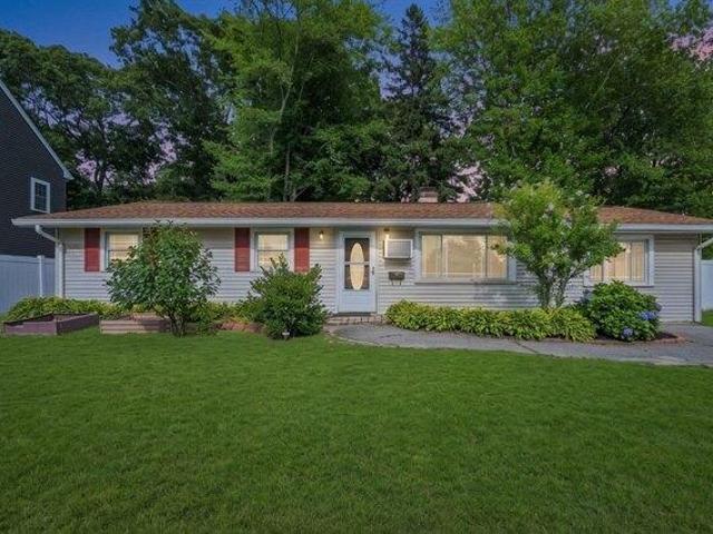 3 bedroom, Braintree MA 02184 105123026