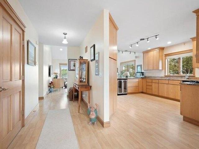 3 bedroom, Brewer ME 04412 105123689