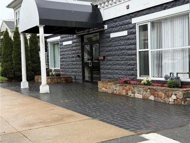 3 bedroom, Bristol RI 02809 102634101