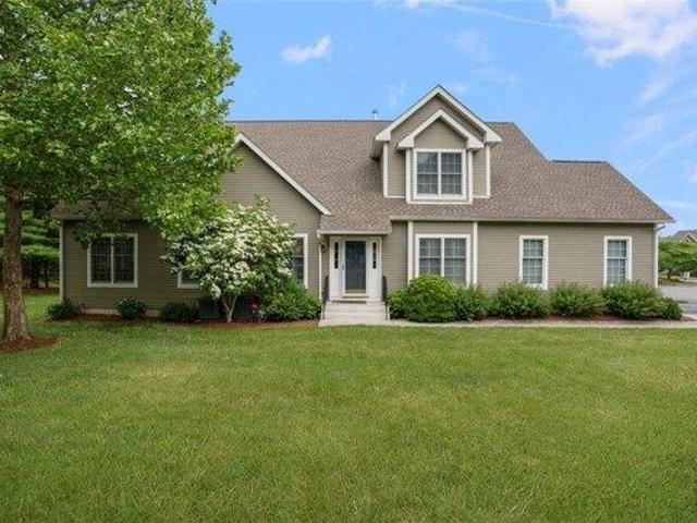 3 bedroom, Bristol RI 02809 105107164