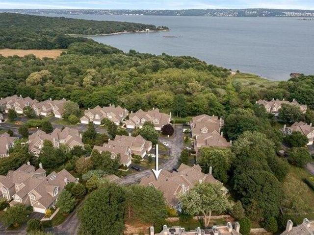 3 bedroom, Bristol RI 02809 105109599