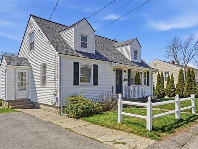 3 bedroom, Bristol RI 02809 LS102635700