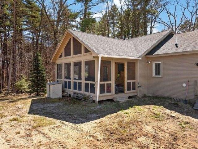 3 bedroom, Brookfield NH 03872 102030065