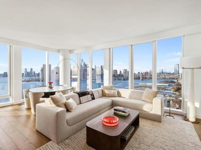 3 bedroom, Brooklyn Heights NY 95694473