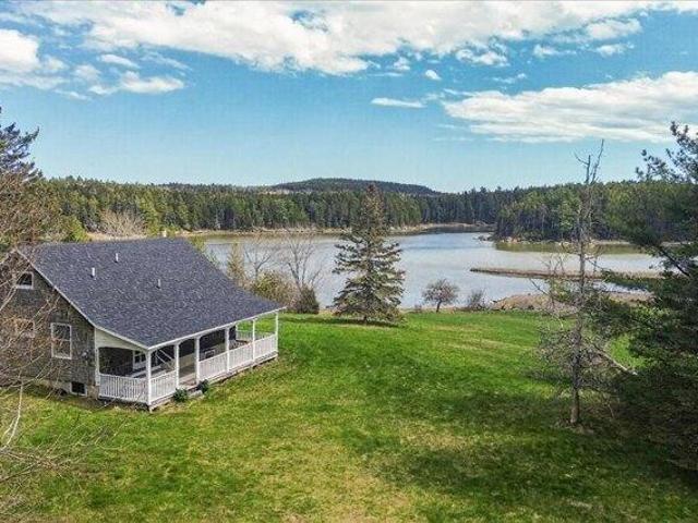 3 bedroom, Brooksville ME 04642 102443238