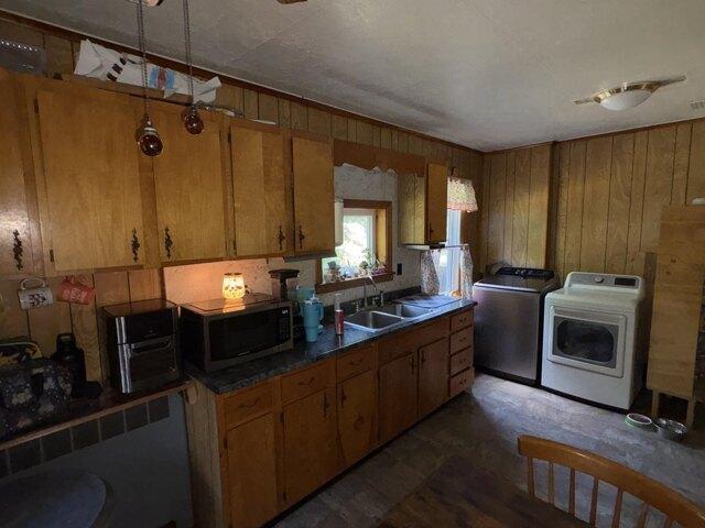 3 bedroom, Brownville ME 04414 105159192