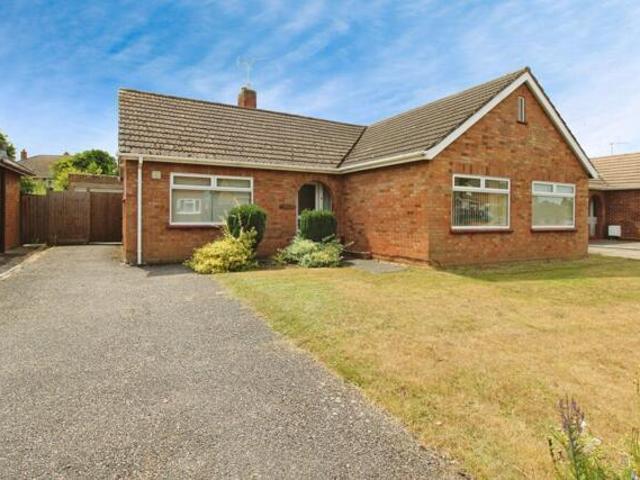 3 Bedroom Bungalow Colchester Essex 98612595