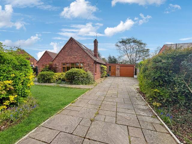 3 Bedroom Bungalow Colchester Essex 100988151