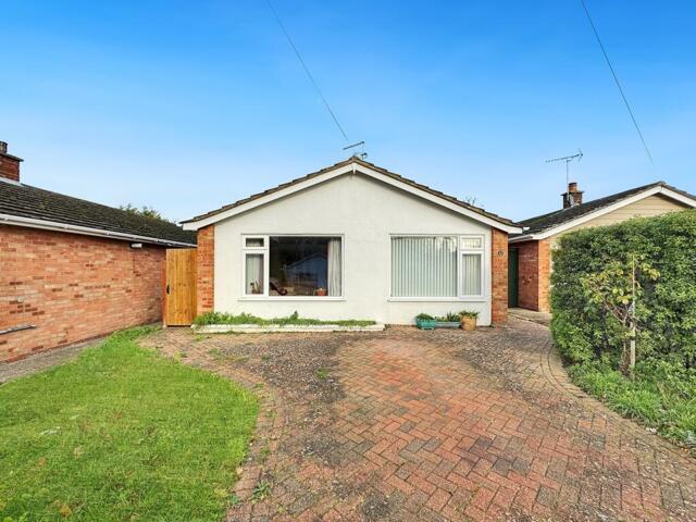 3 Bedroom Bungalow Colchester Essex LS101678479