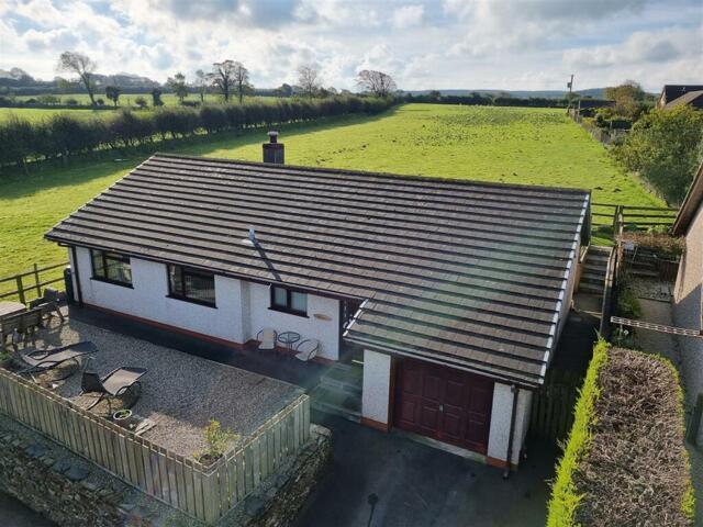 3 Bedroom Bungalow Cornwell Oxfordshire 101678110