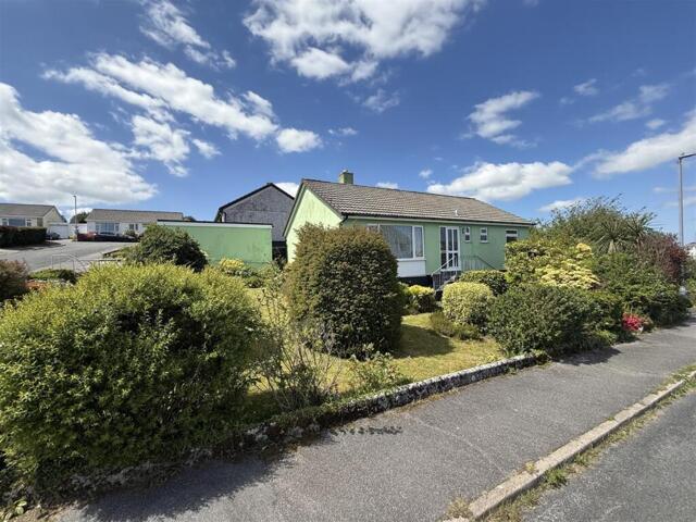 3 Bedroom Bungalow Cornwell Oxfordshire 98903386
