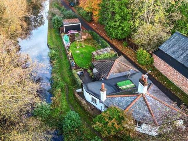 3 Bedroom Bungalow Camberley Surrey 99642043