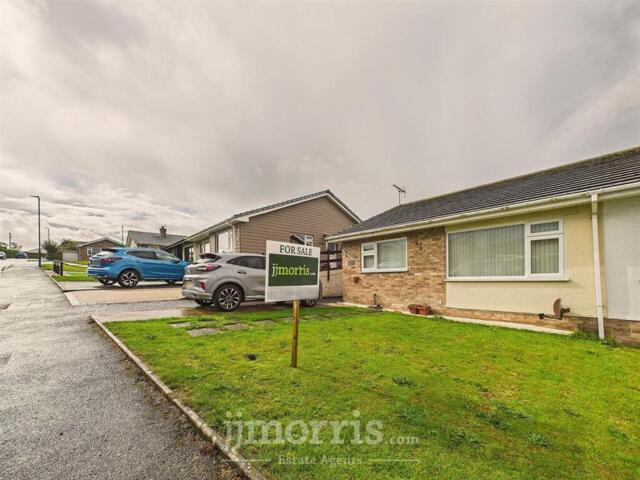 3 Bedroom Bungalow Ceredigion Ceredigion LS99571802