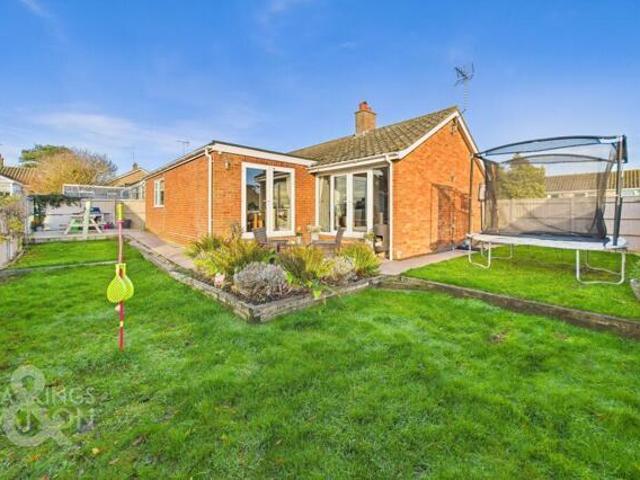 3 Bedroom Bungalow Chedgrave Chedgrave 99237106