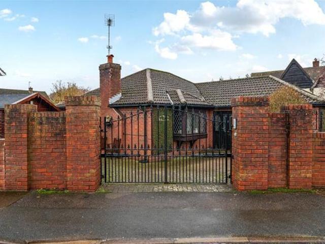 3 Bedroom Bungalow Cheltenham Gloucestershire LS99895239