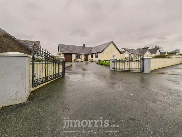 3 Bedroom Bungalow Clynderwen Pembrokeshire LS100917862