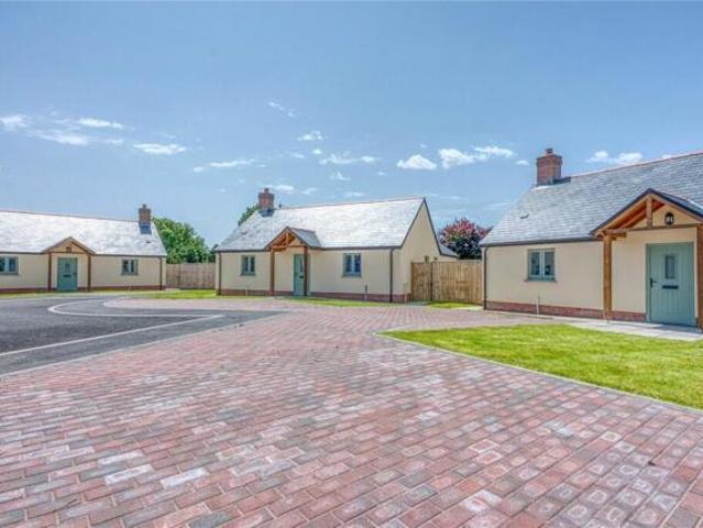3 Bedroom Bungalow Clynderwen Pembrokeshire LS99926228