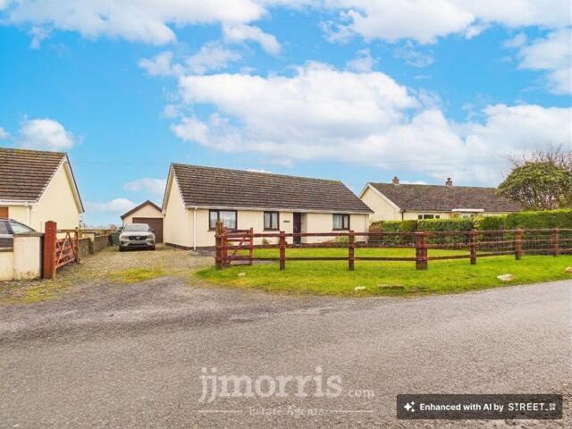 3 Bedroom Bungalow Clynderwen Pembrokeshire 101677649