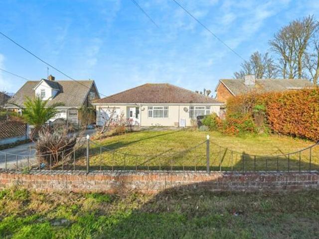 3 Bedroom Bungalow Clacton Essex LS99986235