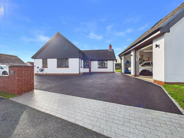 3 Bedroom Bungalow Clarbeston Road Pembrokeshire LS101677434