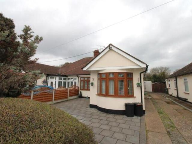 3 Bedroom Bungalow Cranham Cranham LS100456409