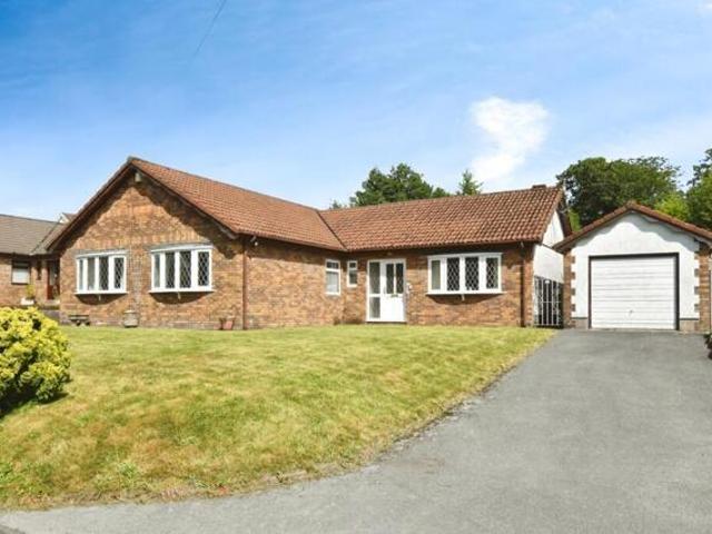 3 Bedroom Bungalow Ammanford Carmarthenshire 99523757