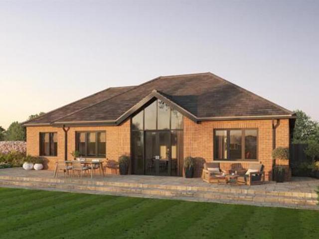 3 Bedroom Bungalow Abbot's Salford Warwickshire LS100503133