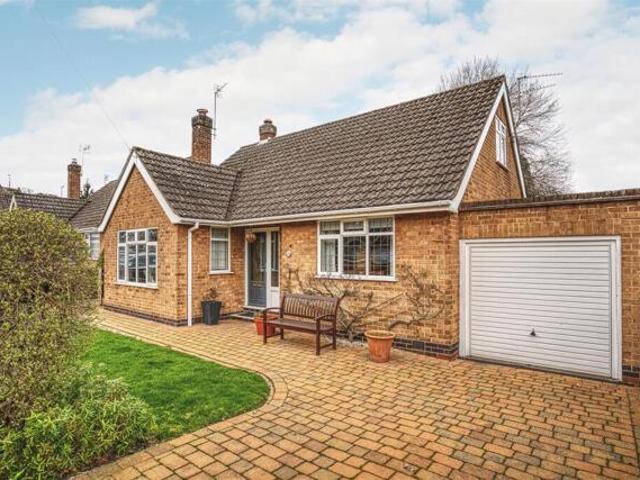 3 Bedroom Bungalow Aston Aston 101677946