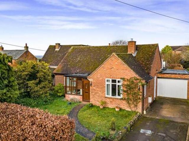 3 Bedroom Bungalow Aylesbury Buckinghamshire 99840415