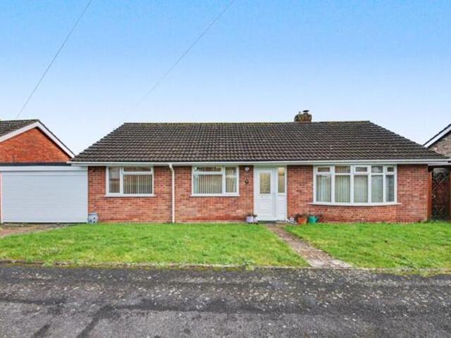 3 Bedroom Bungalow Botley Hampshire LS99315404