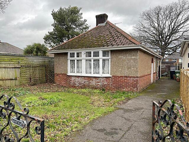3 Bedroom Bungalow Bournemouth Poole LS100058171