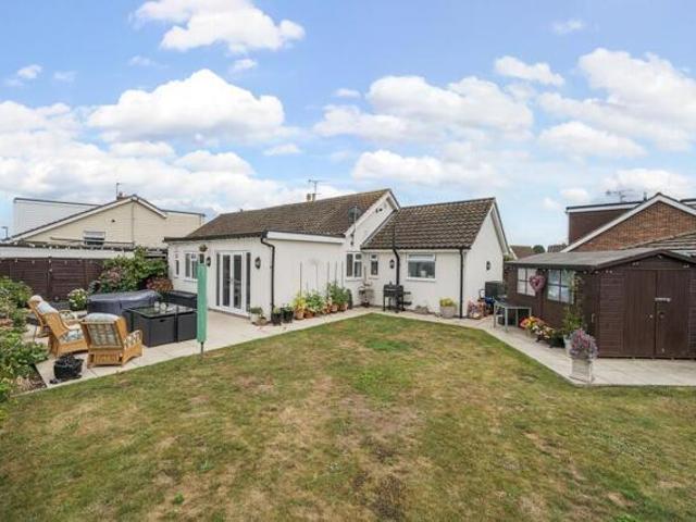 3 Bedroom Bungalow Bognor Regis West Sussex LS95423446