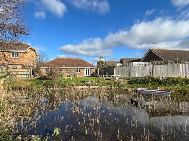3 Bedroom Bungalow Bognor Regis West Sussex 100787133