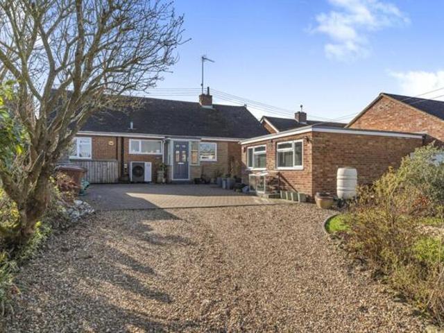 3 Bedroom Bungalow Banbury Northamptonshire LS101119437