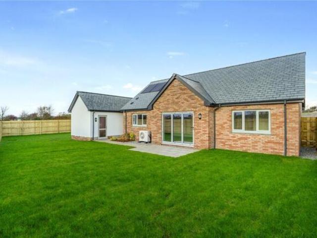 3 Bedroom Bungalow Barnstaple Devon LS100456839