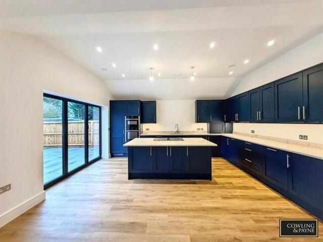 3 Bedroom Bungalow Basildon Essex LS98477459