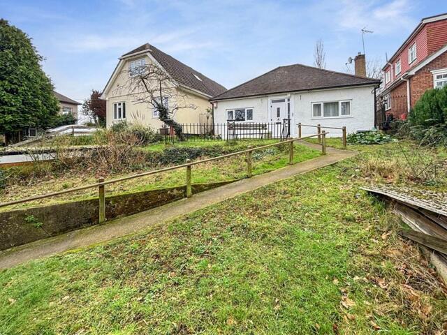 3 Bedroom Bungalow Bexley Greater London LS100578942