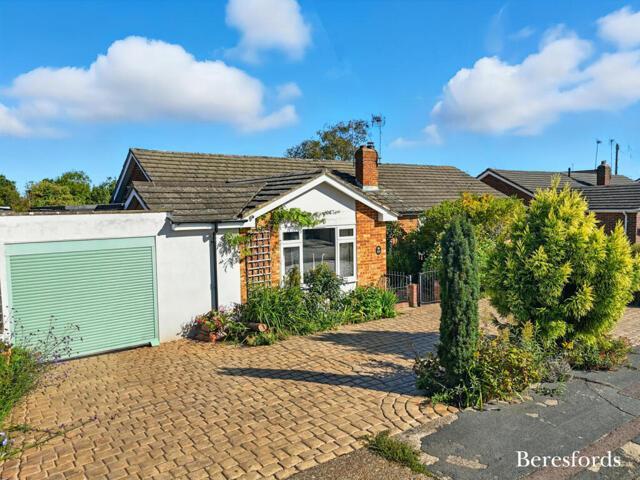 3 Bedroom Bungalow Billericay Essex LS98477562