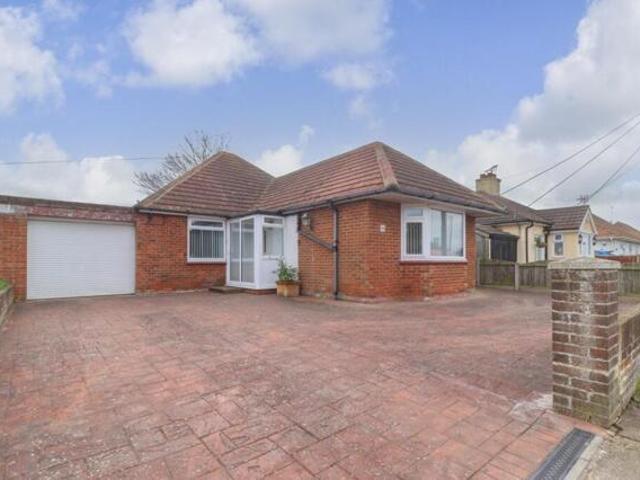 3 Bedroom Bungalow Birchington Kent 100987783