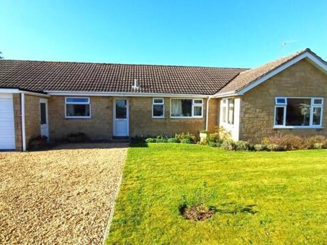 3 Bedroom Bungalow Bledington Oxfordshire LS101931856