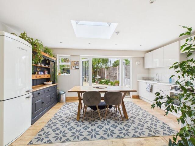3 Bedroom Bungalow Broadstairs Kent 99344754