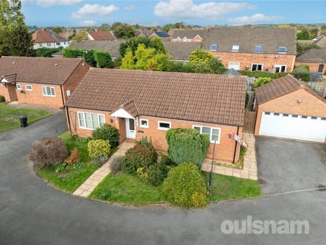 3 Bedroom Bungalow Bromsgrove Worcestershire LS100648936