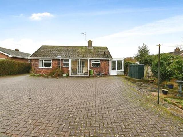 3 Bedroom Bungalow Bungay Suffolk 101955368