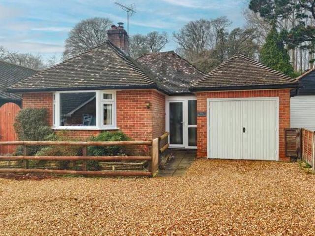 3 Bedroom Bungalow Burley Hampshire 101025428